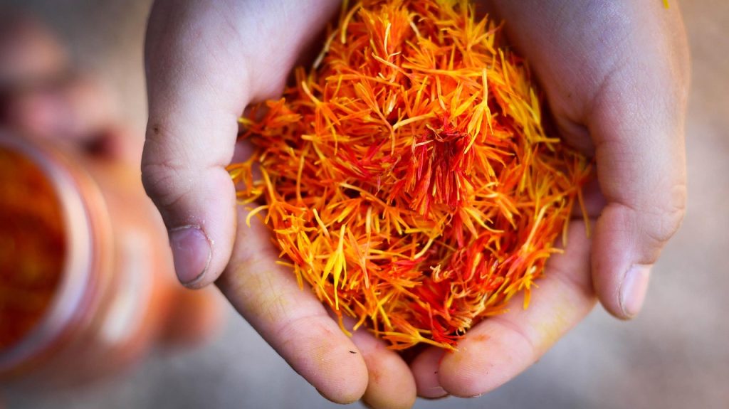 Saffron: Uses, Dosage, Benefits & Side Effects – A Full Guide